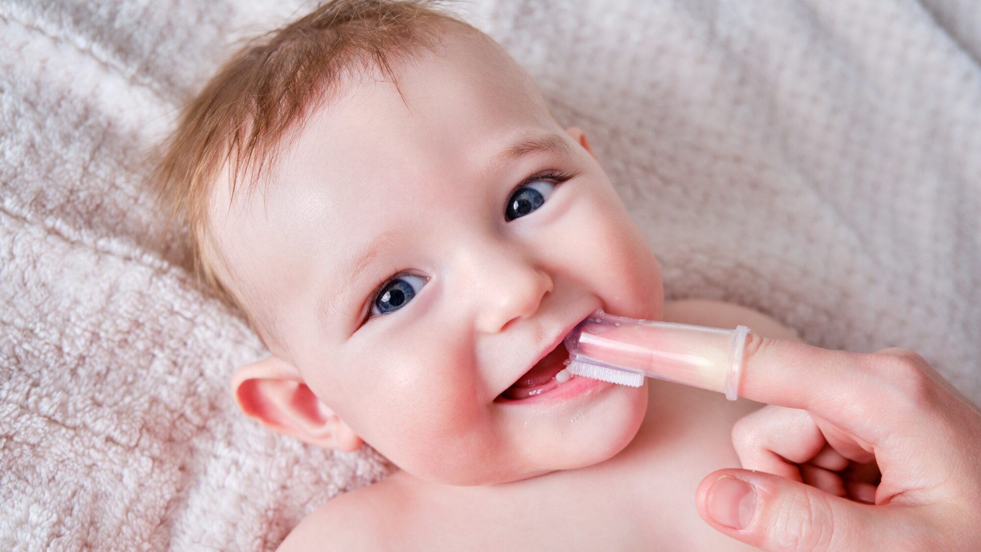 ¿Cuándo empezar a cepillar los dientes del bebé?